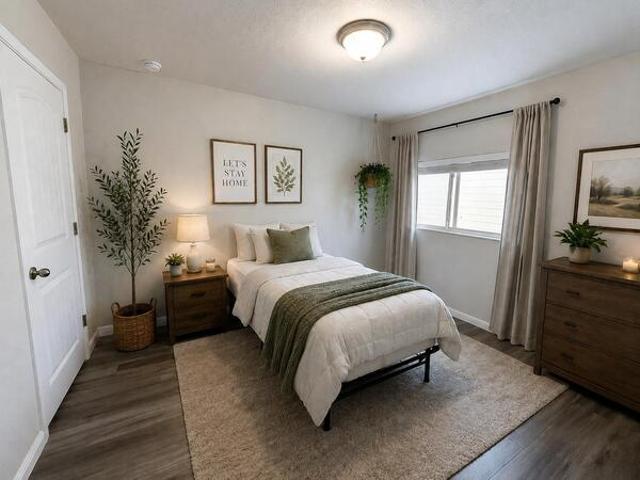 Quiet Room Near Fort Sam & Randolph on a VIA bus line