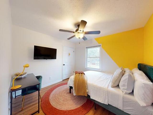 Your NEXT LEVEL ROOMS in Stone Mtn. with Workspace, TV in Each Room & Near Transportation