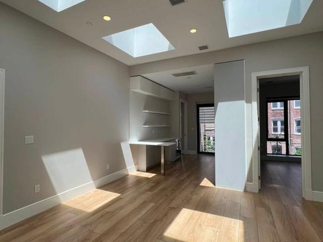Your Own Bathroom! Luxury Apartment in Brookline