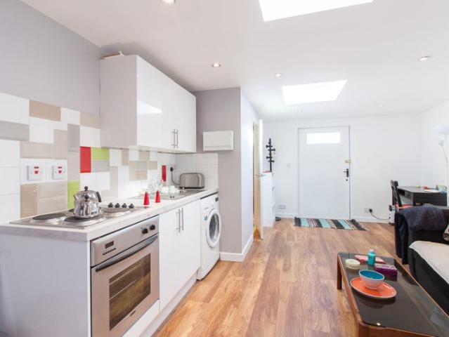 Your own, non shared mod studio flat. bills incl