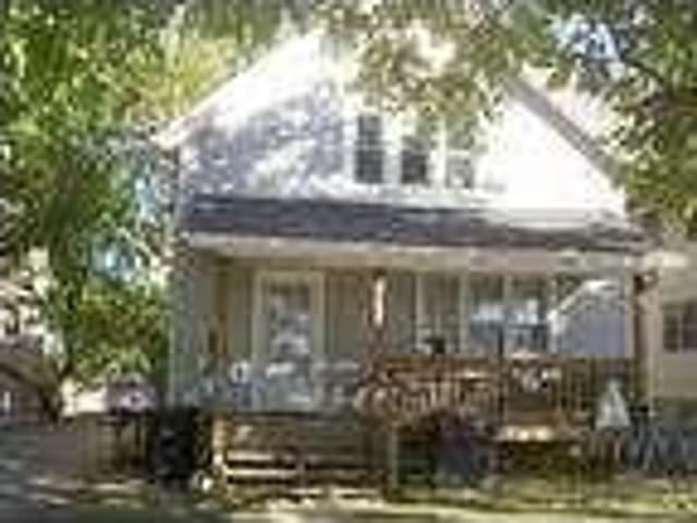 Your own room in this quiet house. UM campus. Hardwood floors