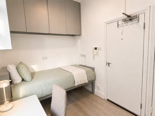 Your Cosy Solo Studio in South Kensington !
