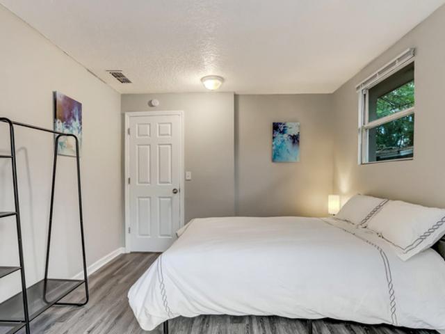 Your Dream Home Awaits: Serenity Meets Convenience in Jacksonville!