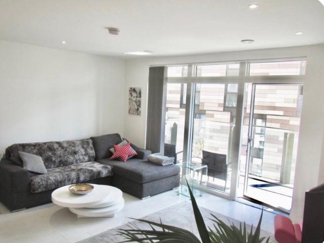 Your Perfect City Bolthole Awaits! Mon Fri only