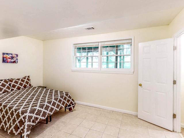 Your Riverdale Hideaway: Where Comfort Meets Convenience!
