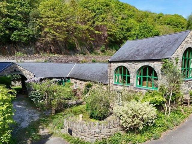 Yr Hen Feudy, Glandwr, 5 Bedroom Detached