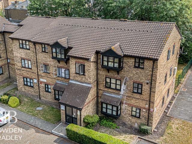 Yunus Khan Close, Selwyn Court E17, 1 bed flat to rent, £1,400 pcm | PrimeLocation