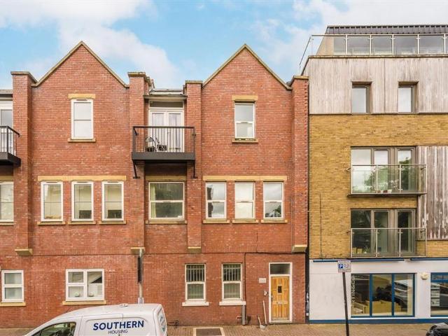Yukon Road, London SW12 2 bed flat to rent £2,200 pcm £508 pw