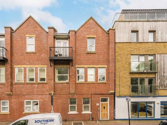 Yukon Road, London SW12, 2 bed flat to rent, £2,400 pcm | PrimeLocation