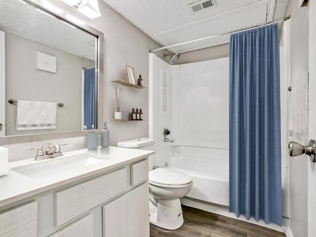 z 040121 Lake Village North 2 Bedroom Apartment for Rent at 241 E Interstate 30, Garland, TX 75043