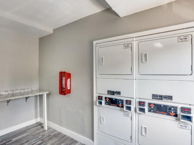 z 061722 Luna Blanca 2 Bedroom Apartment for Rent at 3706 W 8th St, Cockrell Hill, TX 75211 Winnetka Heights