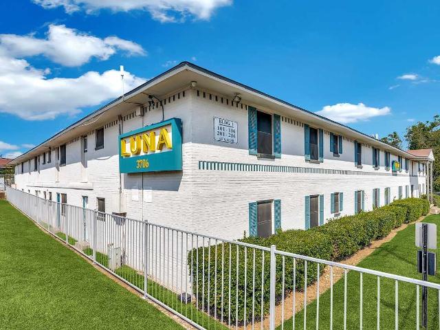 z 061722 Luna Blanca 2 Bedroom Apartment for Rent at 3706 W 8th St, Cockrell Hill, TX 75211 Winnetka Heights