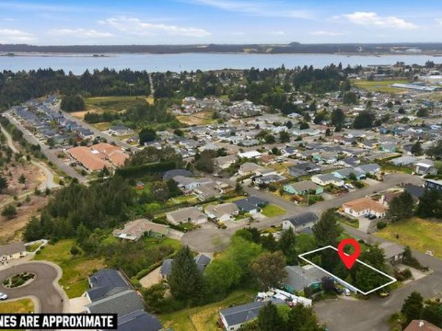 Zanna Pl Unit 11, Coos Bay, OR 97420