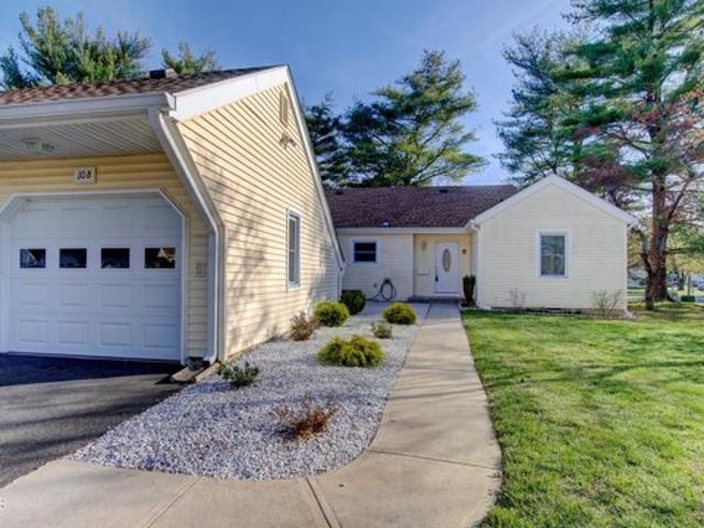 Zacatin Rd Unit B, Freehold, Condo For Sale