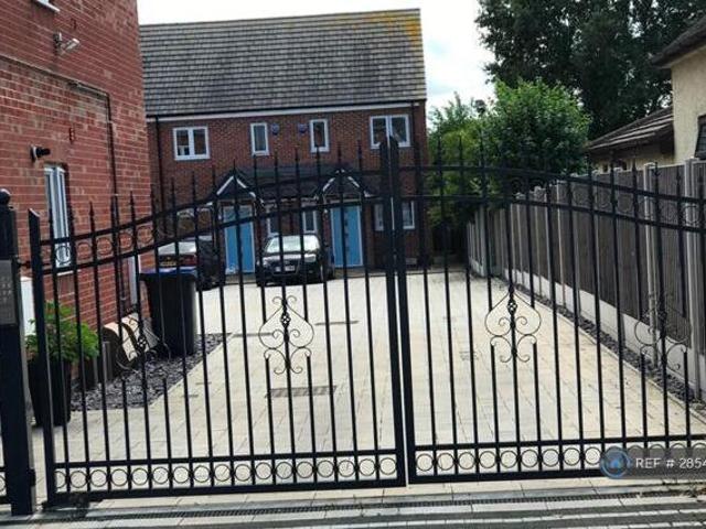 Zahra Court, Hinckley, 2 Bedroom Flat