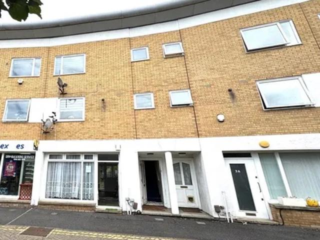 Zainab Express, 5 Hartlepool Court, London, E16 2RL, United Kingdom | 3 bed apartment for rent #167587961 | Rentberry