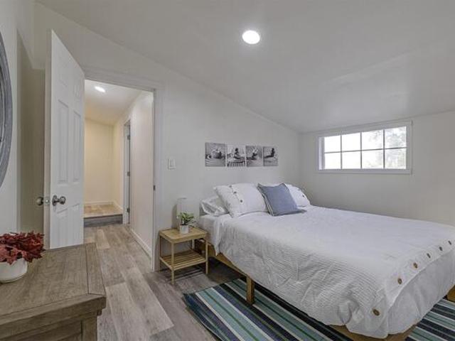 Zen Portland Bungalow with Dining area. Beautiful & newly renovated