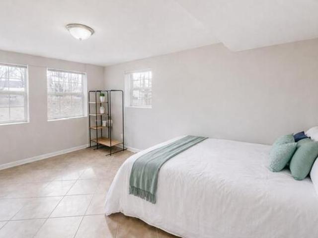 ZEN Retreat! Don't Miss Out! Beautifully Renovated! Spacious Bedrooms! Fast WiFi! Host that will care about YOU Fast Response! #RoomGoals #Relax