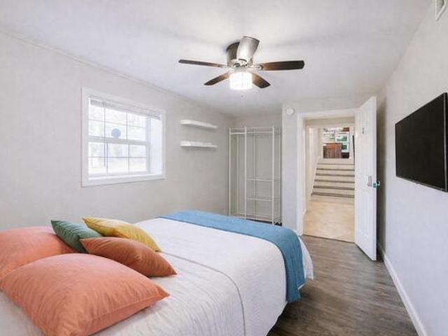ZEN Retreat! Don't Miss Out! Beautifully Renovated! Spacious Bedrooms! Fast WiFi! Host that will care about YOU Fast Response! #RoomGoals #Relax