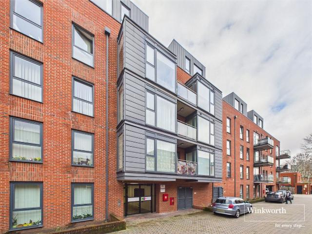 Zenith Close, London NW9, 2 bed flat to rent, £2,100 pcm | PrimeLocation