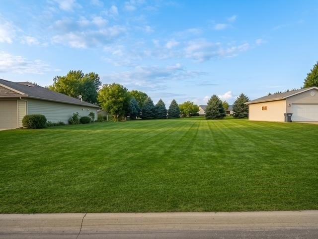 Zenith Ave, Spirit Lake, IA 51360
