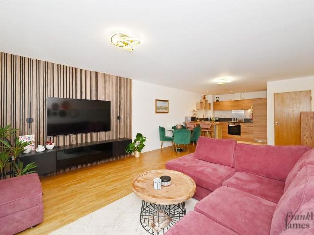 Zenith Building, Commercial Road, London E14, 2 bed flat to rent, £2,500 pcm | PrimeLocation