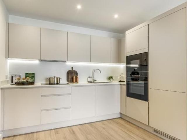 Zenith House, Ermine Way, Maidenhead SL6, 2 bed flat to rent, £2,170 pcm | PrimeLocation