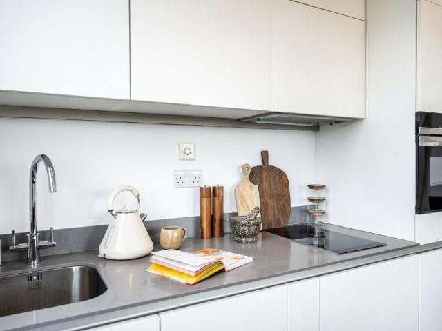 Zenith House, Lawrence Road N15 Studio to rent £1,625 pcm £375 pw