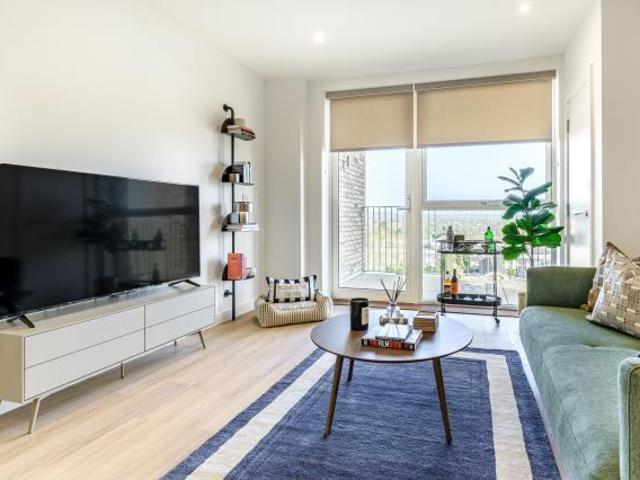 Zenith House, The Way Point. 2 bed flat to rent £1,940 pcm £448 pw