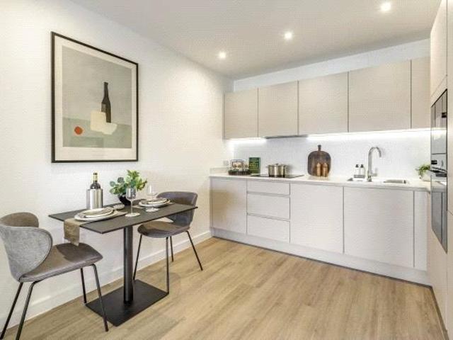 Zennith House, Ermine Way. 1 bed flat to rent £1,715 pcm £396 pw