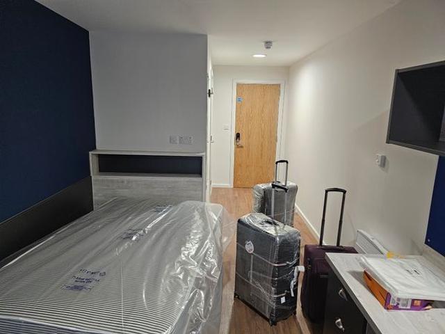 ZECHEN WANG Has an Apartment