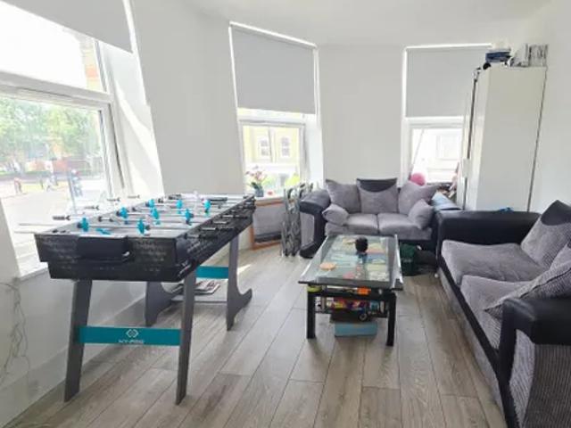 Zeera Indian Takeaway, 123 Turnpike Lane, London, N8 0DU, United Kingdom | 3 bed apartment for rent #168152608 | Rentberry