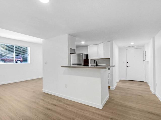 Zelzah Luxury Apartments 2 Bedroom Apartment for Rent at 5207 Zelzah Ave, Los Angeles, CA 91316 Encino