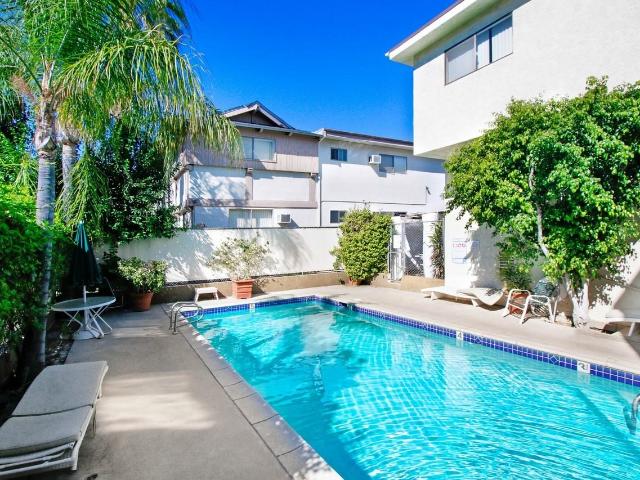 Zelzah Luxury Apartments 2 Bedroom Apartment for Rent at 5207 Zelzah Ave, Los Angeles, CA 91316 Encino