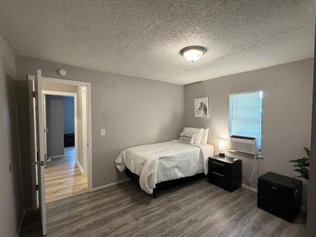 Zellwood Cozy Living NOW Available! Fast Wi Fi, Quiet, and Private! Move In Special, NO MOVE IN FEE! Book TODAY