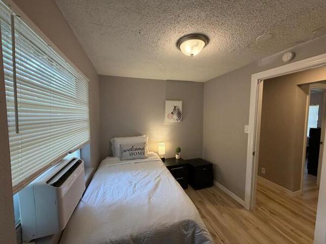 Zellwood Cozy Living NOW Available! Fast Wi Fi, Quiet, and Private! Move In Special, NO MOVE IN FEE! Book TODAY