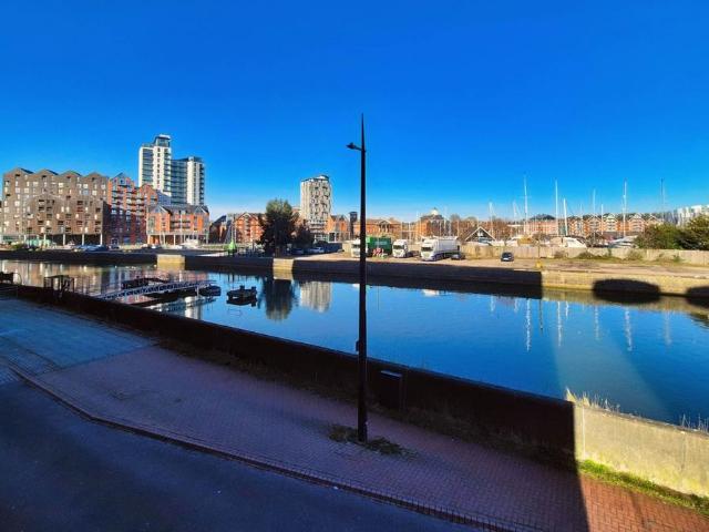 Zephyr Court, Stoke Quay 2 bed apartment to rent £1,025 pcm £237 pw
