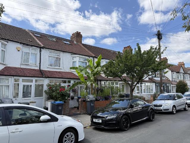 Zermatt Road, Thornton Heath CR7 4 bed terraced house to rent £2,750 pcm £635 pw