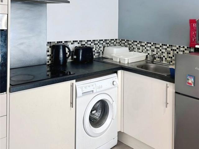 Zetland House, Huddersfield HD1, Room to rent, £375 pcm | PrimeLocation