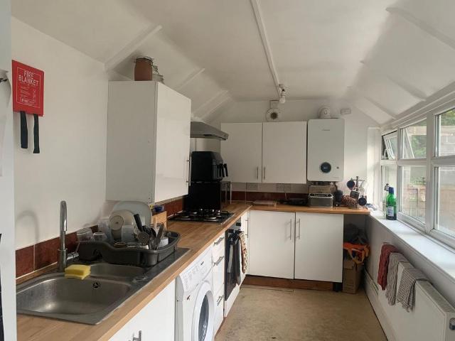 Zetland Road, Bristol BS6 4 bed flat to rent £2,650 pcm £612 pw