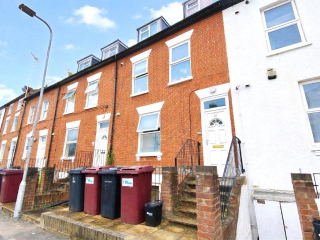 Zinzan Street, Reading, Berkshire RG1, 3 bed flat to rent, £1,350 pcm | PrimeLocation