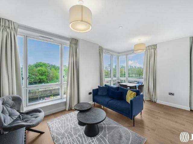 Zinc Street Sugar House Island E15 1 bed flat to rent £2,100 pcm £485 pw