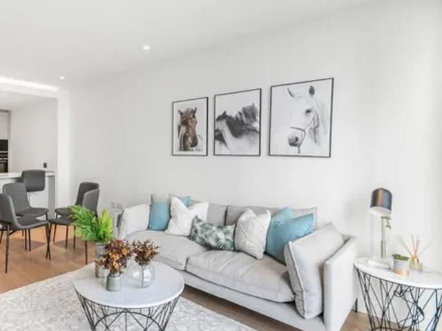 Zia Lucia, 75 Marsh Wall, London, E14 9WS, United Kingdom | 1 bed apartment for rent #140656841 | Rentberry