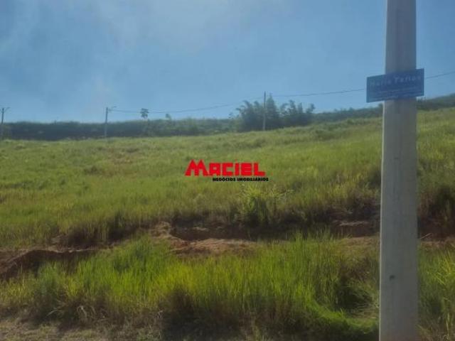 Zona Leste, condomínio fechado, aclive, 250 m2