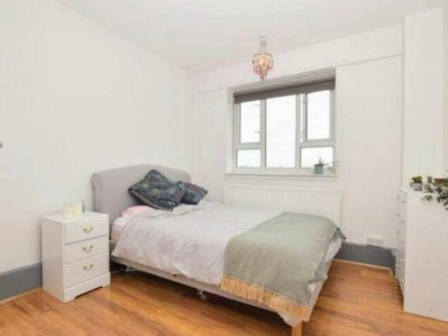 Zone 1, spacious 3 bed flat!
