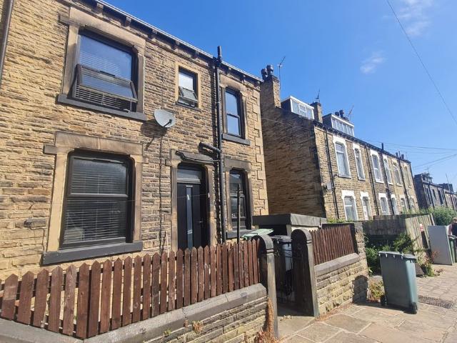 Zoar Street, Morley, Leeds, West Yorkshire, UK LS27, 3 bed terraced house to rent, £1,050 pcm | PrimeLocation
