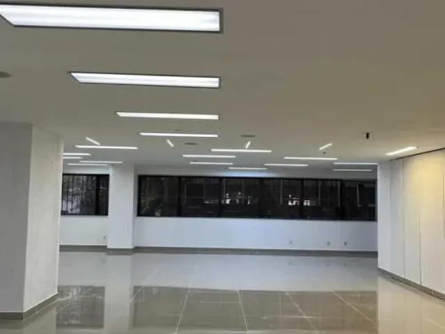 ZR2 Imóveis aluga 350m² na Rua da Assembléia
