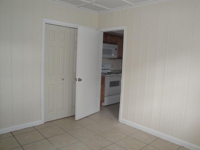Zweifler 1101 Summer 2 Bedroom Apartment for Rent at 1101 Summer St, Palm Springs, FL 33461