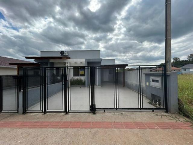 A1044 – Casa geminada 2 dormitórios