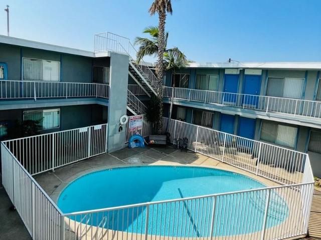 A7U 1 Bedroom Apartment for Rent at 308 W Queen St, Inglewood, CA 90301